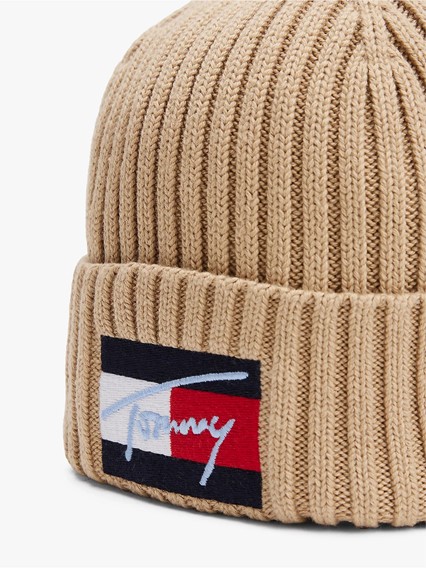 Tommy hilfiger kids Script flag beanie available on Lorenzetti Boutique ...
